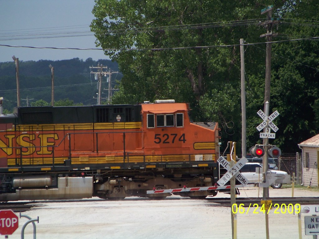 BNSF C44-9W 5274